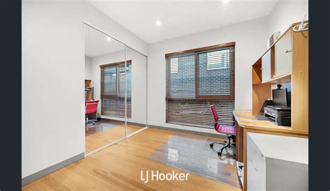 Khalid Sakhizada Estate Agent Lj Hooker Melbourne Vic