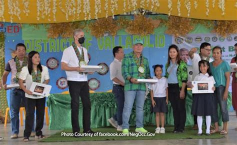 Lacson Gives 51k Tablets To Negocc Graders