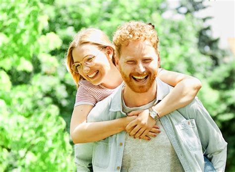 Seite 14 Glueckliches Junges Paar Bilder Kostenloser Download Auf