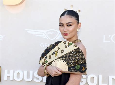 Agnez Mo Cantik Berbatik Di Gold Gala Dihadiri Michelle Yeoh Hingga