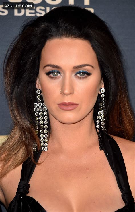 Katy Perry Cleavage On Jeremy Scott The Peoples Designer Premiere
