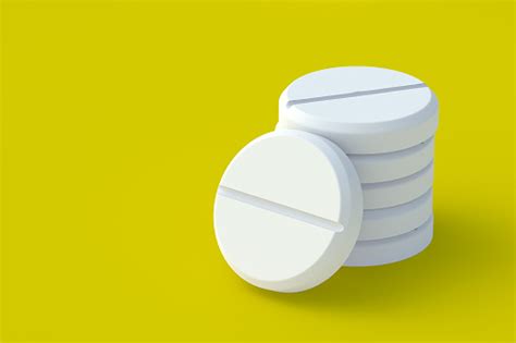 노란색 배경에 알약의 스택입니다 의료 및 의료의 개념 약물과 비타민의 복용량 공간을 복사합니다 3d 렌더링 3차원 형태에 대한 스톡 사진 및 기타 이미지 Istock