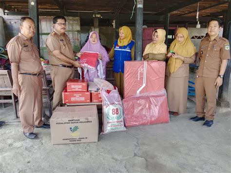 Dinsos Pinrang Bantu Korban Kebakaran Rakyat Sulsel