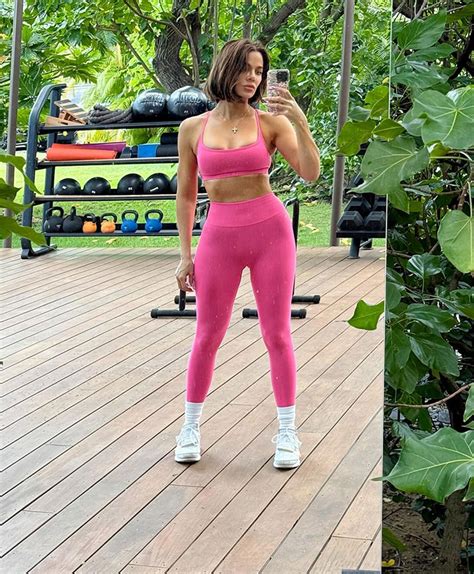 Khloé Kardashian Shocks Fans By Revealing Full List Of Cosmetic