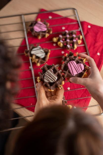 Premium Photo Couple In Love With Valentine Themed Cookies In