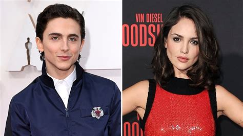 Timothee Chalamet Eiza Gonzalez Kiss On Mexican Vacation Us Weekly