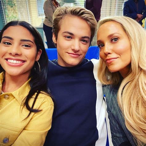 30 Facts About The Saved By The Bell Reboot Cast Feeling The Vibe