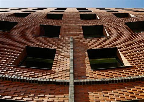 Wandel Lorchs Hamburg Chapel Has Bulging Brickwork