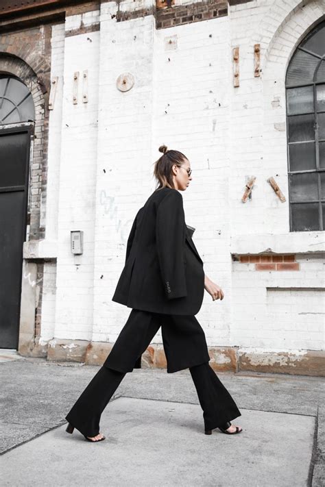 Black Flare Fashion Gone Rouge Street Style Women Minimalist Fashion