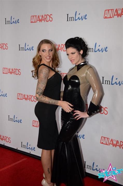 Andy San Dimas At The 2014 Avn Awards In Her Custom Syren Gown