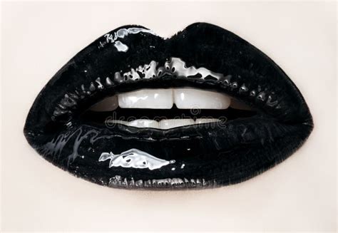 Cierre Negro De La Boca Para Arriba Foto De Archivo Imagen De Lustre