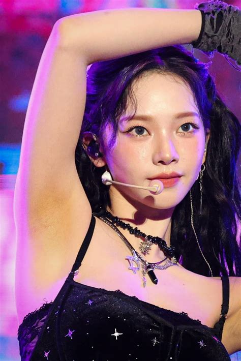 Jisoo Sweaty Armpits 💦 : r/KpopArmpit