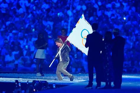 اختتامیه باشکوه المپیک ۲۰۲۴ پاریس تام کروز با هنرنمایی پرچم المپیک