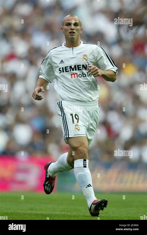 Esteban Matias Cambiasso Real Madrid Cf Santiago Bernabeu Madrid 13