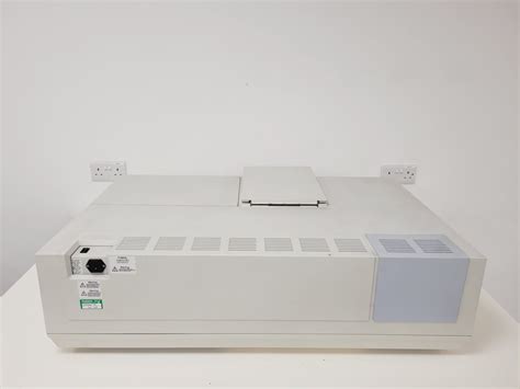 Perkin Elmer Lambda 900 Spectrometer