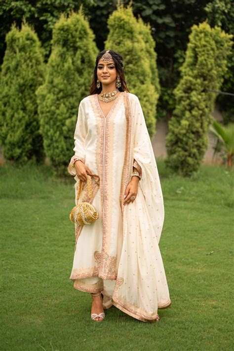 The Eshaal Suit Safaa World