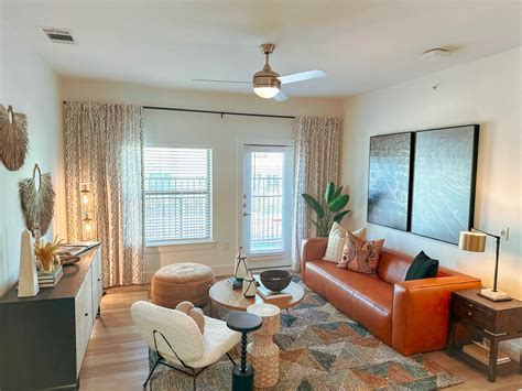 River Junction Thrifty Apartments