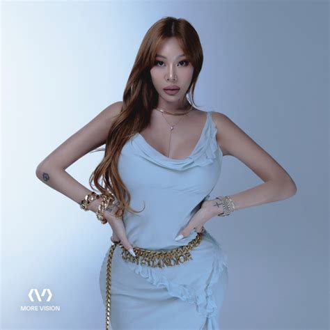 I Really Love Her But Why The Angular Hands Rinstagramreality