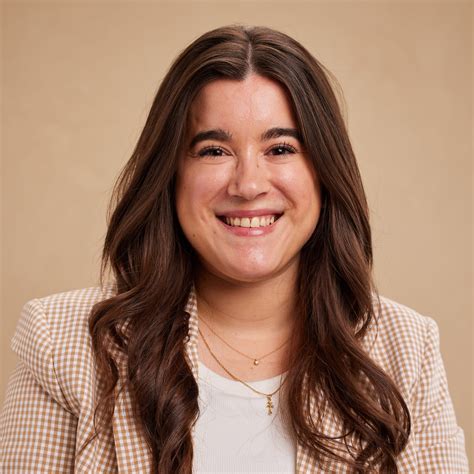 Mar Cinca Copywriting Specialist Isdin