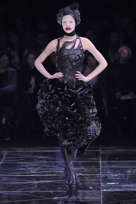 Fashion Shopping And Style Paris Fashion Week Alexander Mcqueen Fall
