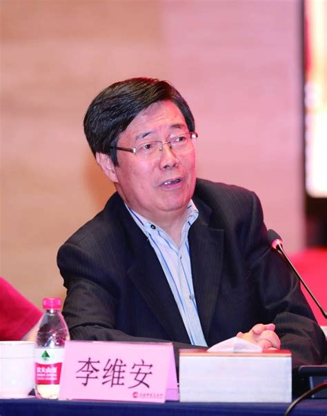 南开大学公司治理研究中心主任李维安：期待上海证券报在完善公司治理方面发挥更大作用张以