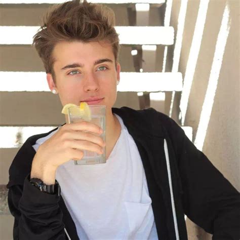 Cutecumber On Twitter Weeklychris Pls Follow Jhiitl7wtk