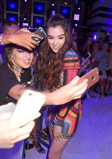 Hailee Steinfeld Hot Celebs Home