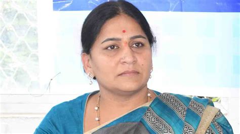 Maloth Kavitha బీఆర్ఎస్ పార్టీని వీడే ప్ర‌స‌క్తే లేదు తేల్చిచెప్పిన