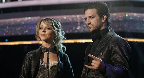 Lindsey Stirling Plays The Violin During ‘dwts Finale Dance Watch Now Dancing With The