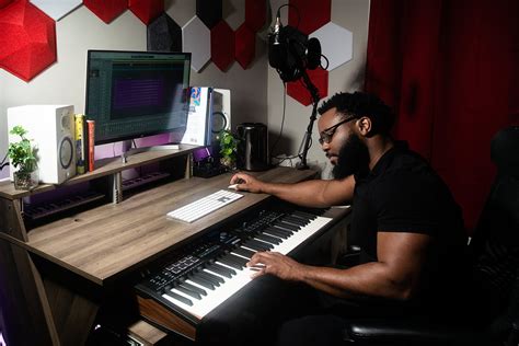 Stefan Thompson Composer
