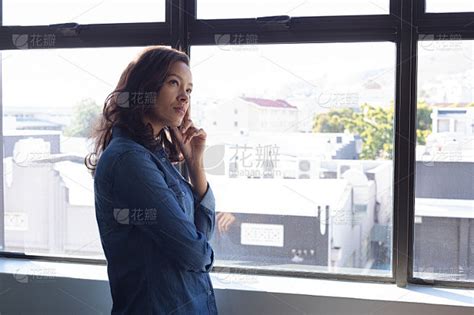 工作中的商务专业人士