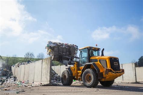 Premium Photo Front Loader Moving Forward And Backward At A Recycling