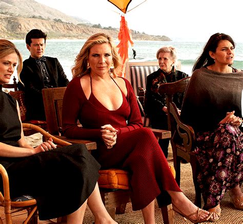 Televisions June Diane Raphael As Brianna Hanson In Grace And