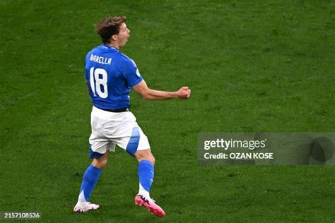 21497 Nicolo Barella Photos And High Res Pictures Getty Images
