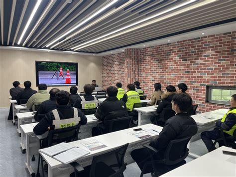 부산항만공사 Ai 기반 도로 보수작업자 안전관리 시스템 도입