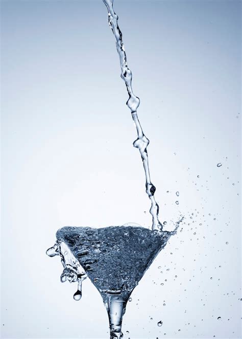 Fallende Wassertropfen Bilder Kostenloser Download Auf Freepik