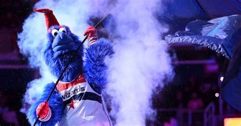 Watch The Wizards Mascot Threw Ball At Pee Wee Players Head During