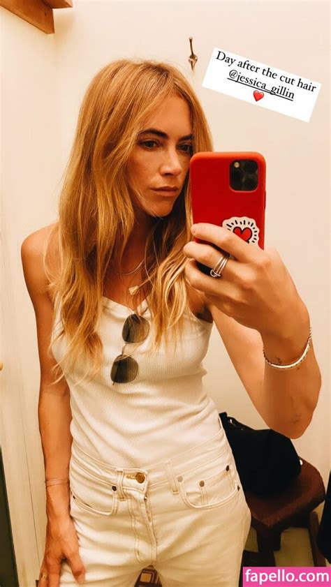 Emily Wickersham Nude Photo 0011