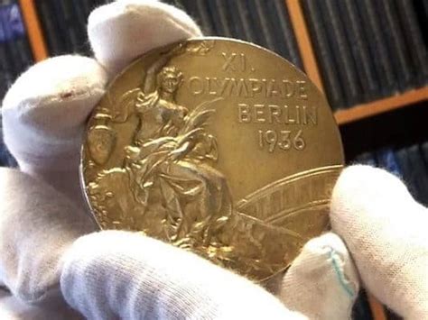 This Is The Reason Why Olympians Always Bite Their Gold Medals For