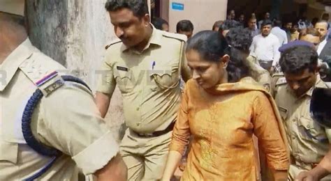 നവീൻ ബാബുവിന്റെ മരണം പി പി ദിവ്യ പൊലീസ് കസ്റ്റഡിയിൽ കണ്ണൂർ മിറർ