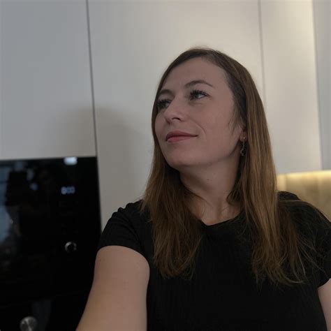 У мене під ліжком завелась миша І я не знаю що більше мене налякало