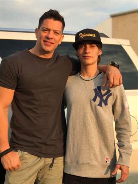 ¿hubo Un Triángulo Amoroso Entre Carlos Rivera Yahir Y Su Hijo Tristán