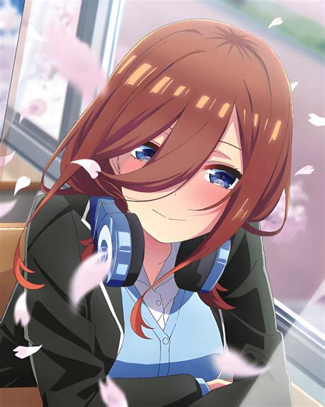Miku 💙🤍 [quintessential Quintuplets] R Awwnime