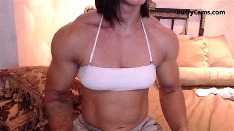 Big Female Bodbuilder Flexing Biceps Eporner
