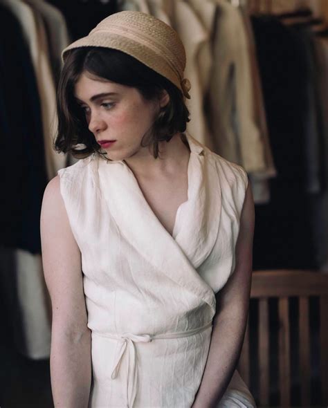 Sophia Lillis Scrolller