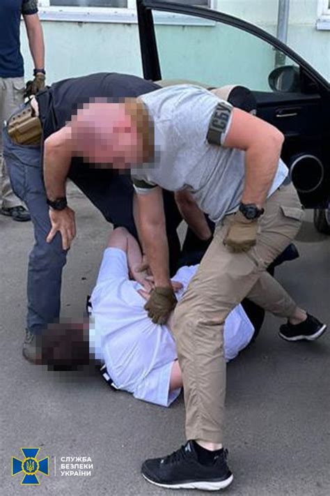 На Одещині двоє чиновників переправляли чоловіків за кордон