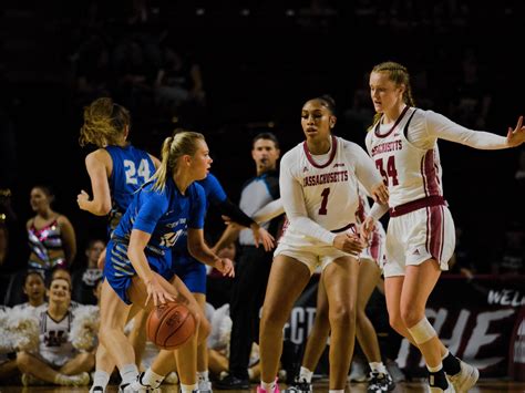 Sam Breen Sydney Taylor Stand Out In Umass Thanksgiving Classic Championship Win