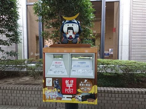 むすび丸のポスト こな雪、ふわり