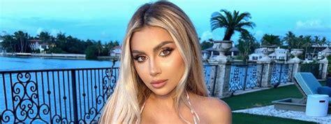 Alexa Dellanos Luce Su Sensacional Figura Con Llamativo Bikini En