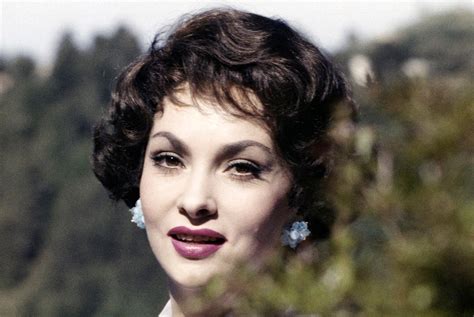 Воскресный выпуск. 1958. Джина Лоллобриджида во время Каннского ...